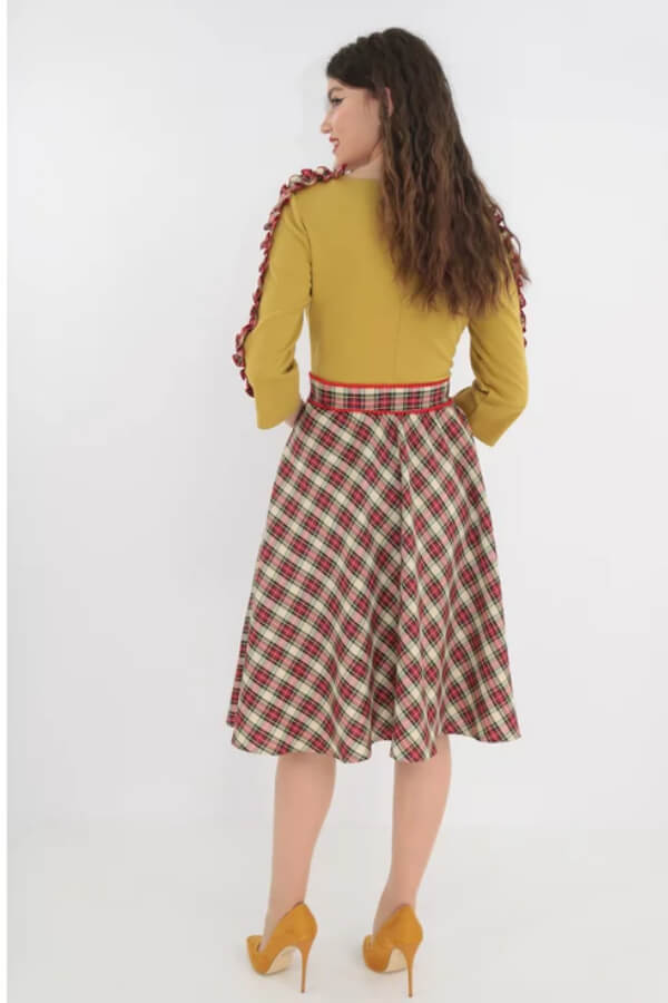 Rochie clos mustar cu print in carouri | Fashionada